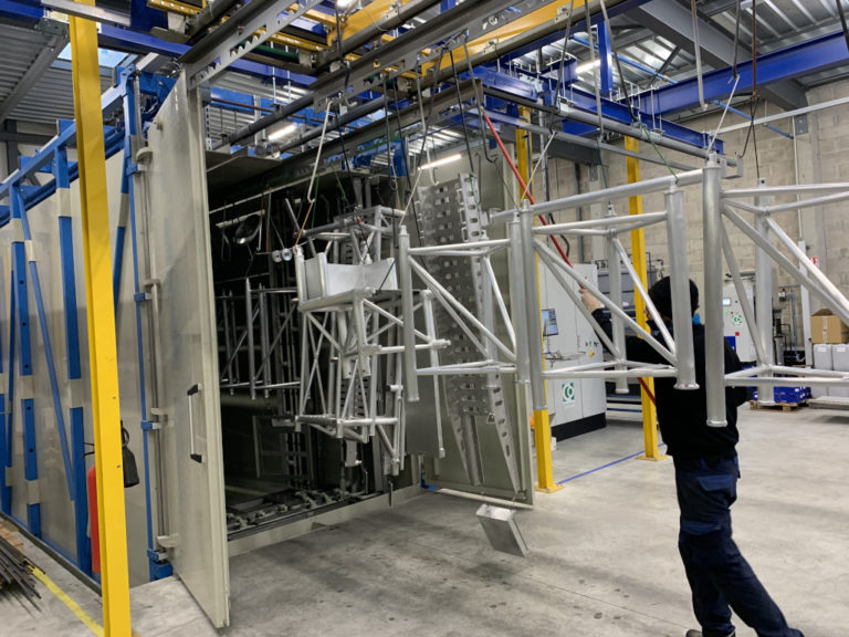 Traitement SurTec 650 sur pièces en aluminium - QUALICOLOR