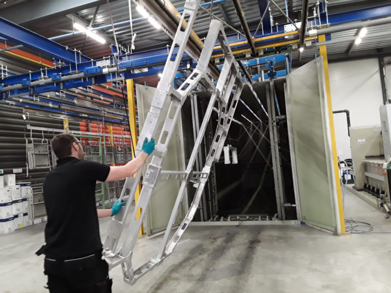 Traitement SurTec 650 sur pièces en aluminium - QUALICOLOR